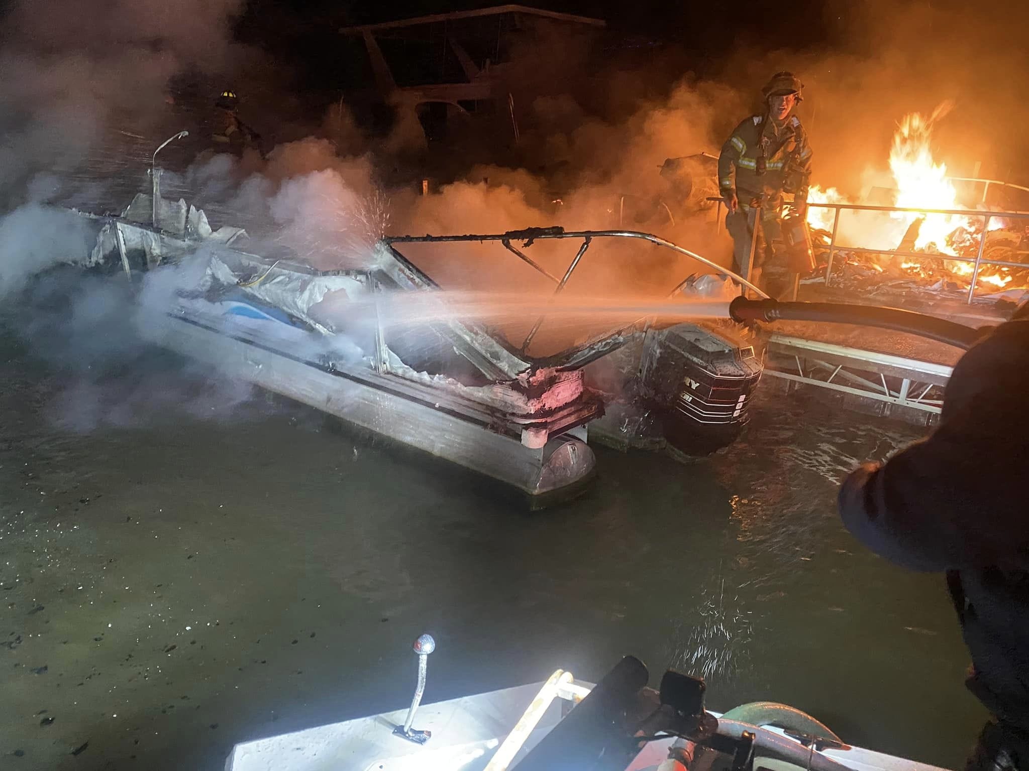 VIDEO: Several boats destroyed in fire at Kentucky marina