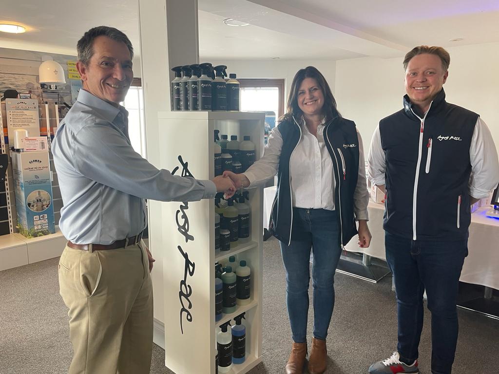 August Race signs distribution deal with Barrus